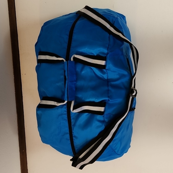 Perry Ellis | Bags | Perry Ellis Light Weight And Light Blue Duffle Bag ...
